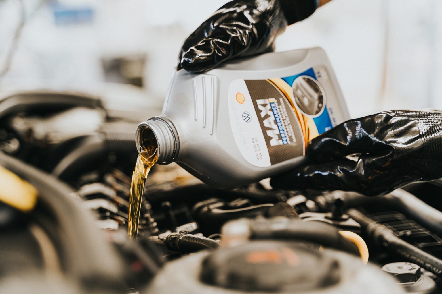 What the colour of your engine oil could mean - Scrap Car Comparison