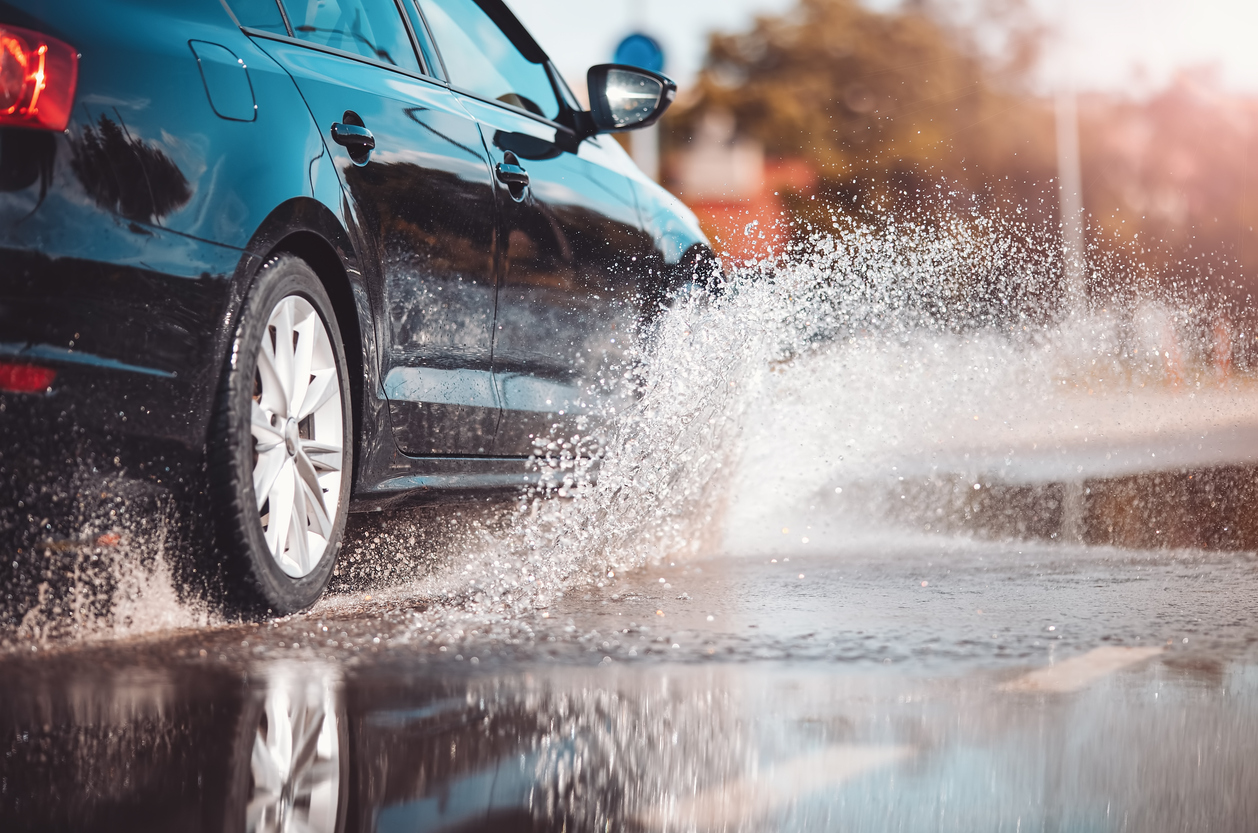 Weird Roads: The Strood - Essex’s Underwater Road! - Scrap Car Comparison